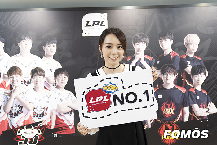 포모스 [포토] LPL 호스트 '캔디스', "LPL 팀을 응원합니다"
